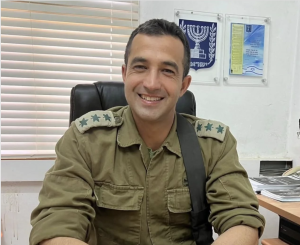 OSTAGGI – Il comandante Asaf Hamami - Moked